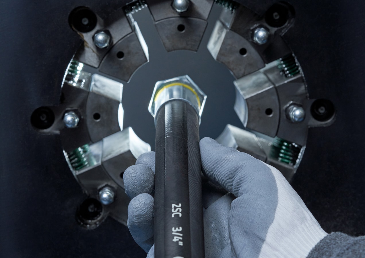 Comment réaliser l’assemblage des flexibles hydrauliques – Foscarin Group